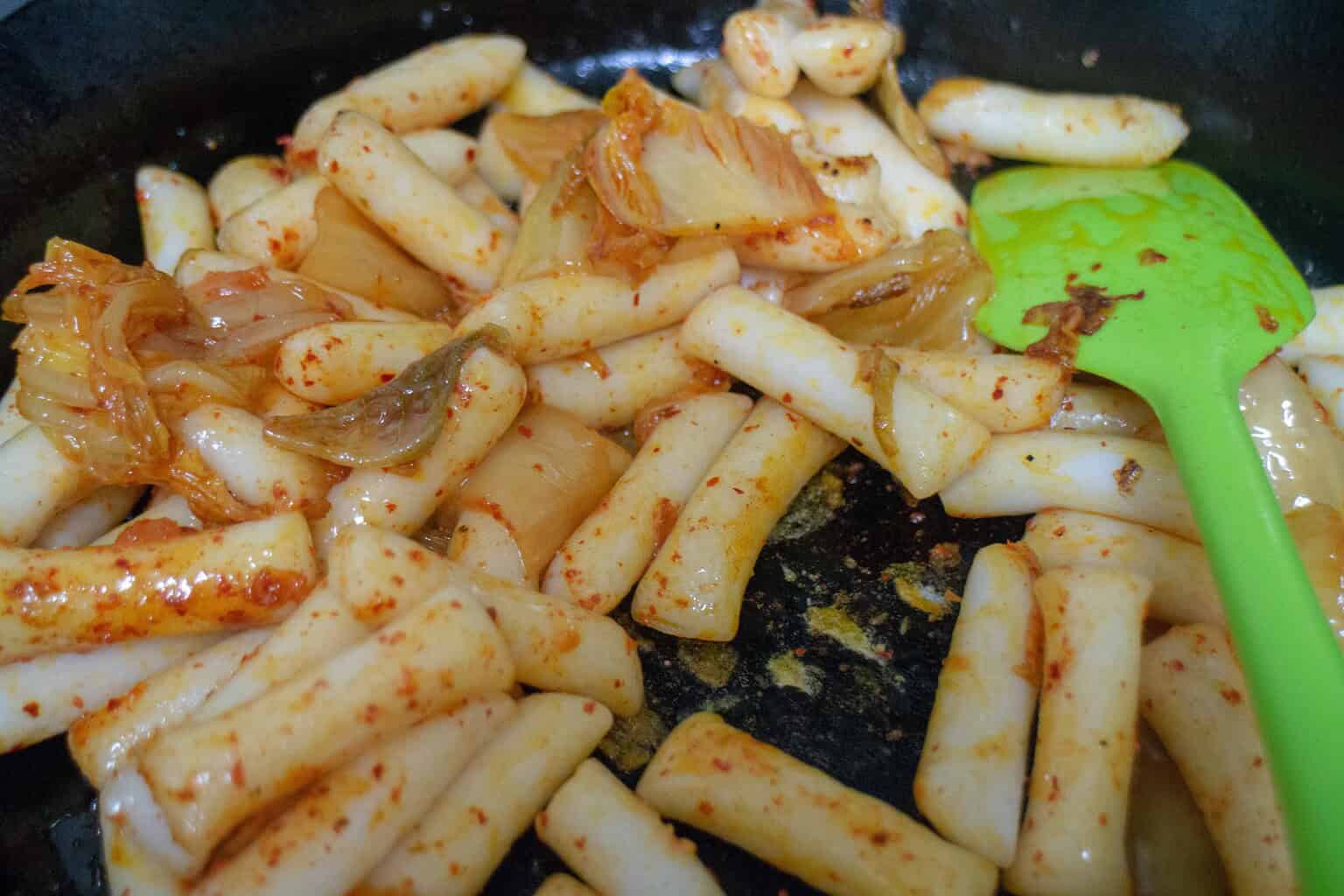 Tteokbokki (Spicy Korean Rice Cakes) – Bun Bo Bae