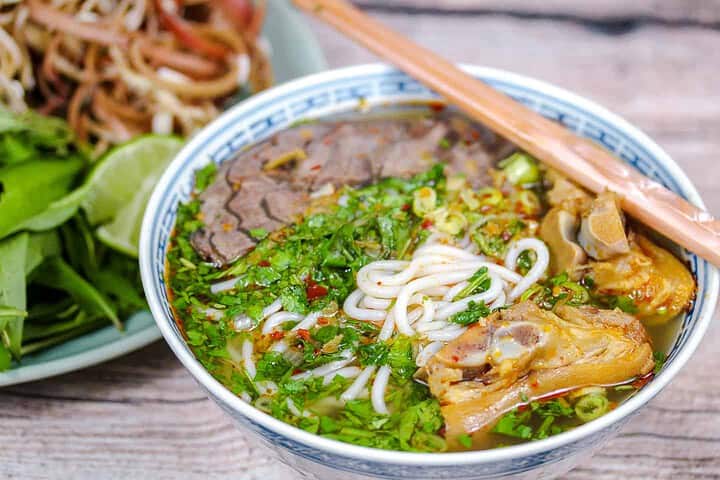 Spicy Vietnamese Beef Noodle Soup (Bún bò Huế) – Bun Bo Bae