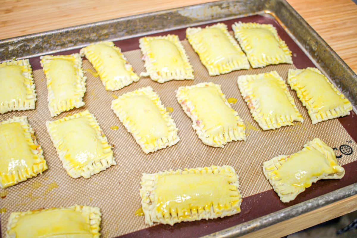 Vietnamese Meat Pies (Pâté Chaud or Bánh Patê Sô) – Bun Bo Bae