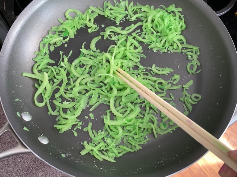 Vietnamese Candied Coconut Ribbons (Mứt Dừa) – Bun Bo Bae