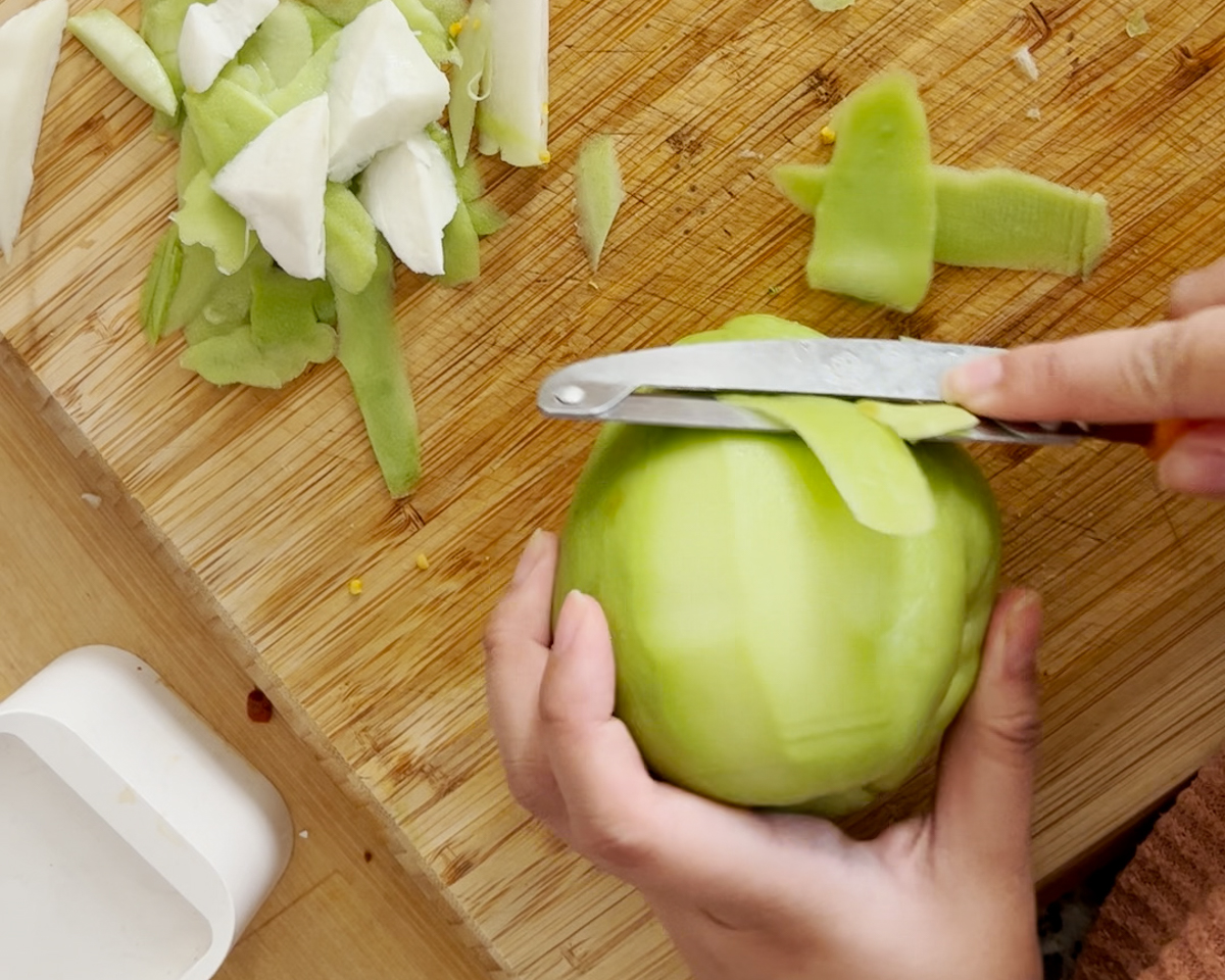 Chayote Squash and Egg Stir Fry (Su Su Xào Trứng) – Bun Bo Bae