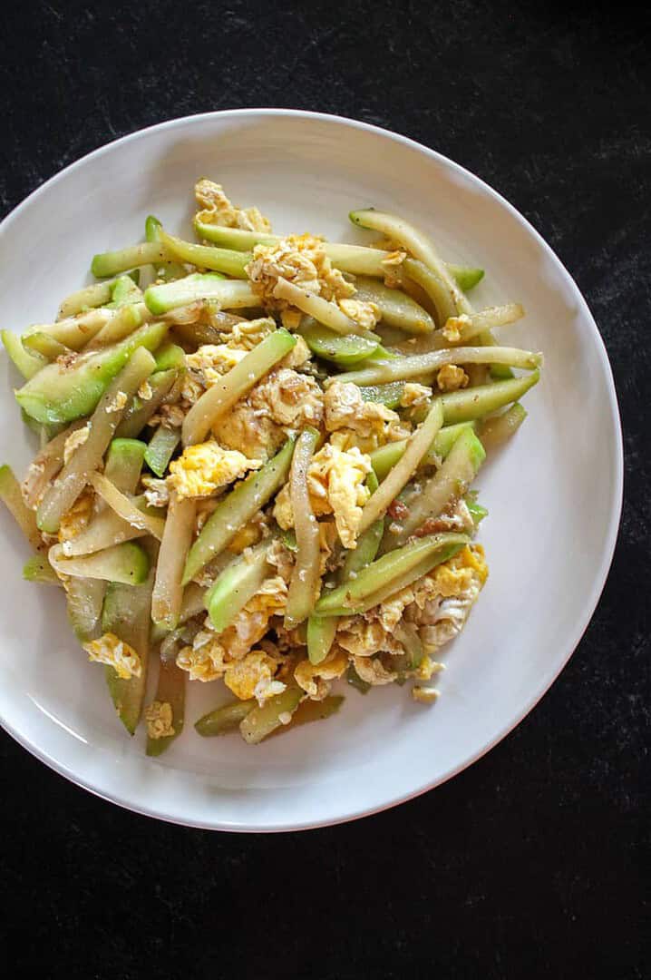 Chayote Squash and Egg Stir Fry (Su Su Xào Trứng) – Bun Bo Bae