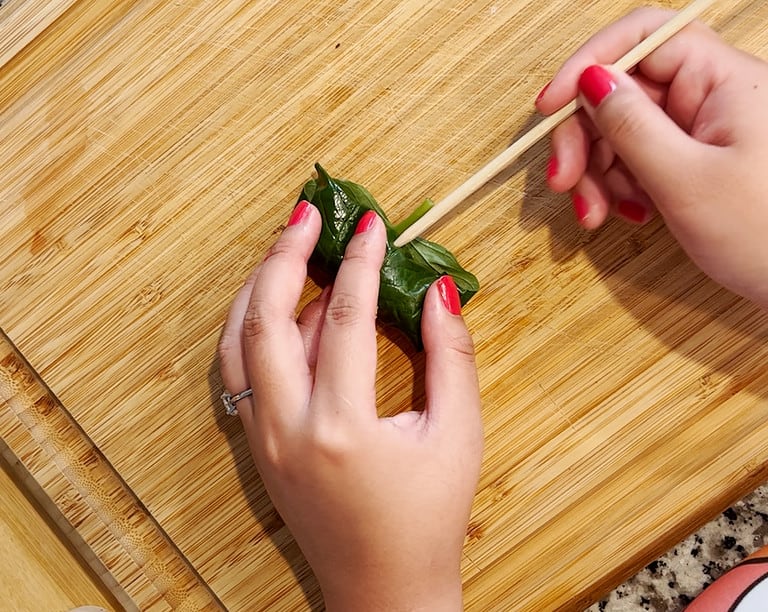 Vietnamese Betel Leaf Wrapped Beef (Bò Cuốn Lá Lốt) – Bun Bo Bae