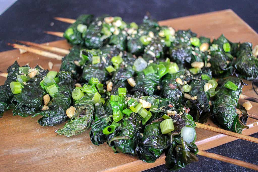 Vietnamese Betel Leaf Wrapped Beef (Bò Cuốn Lá Lốt) – Bun Bo Bae