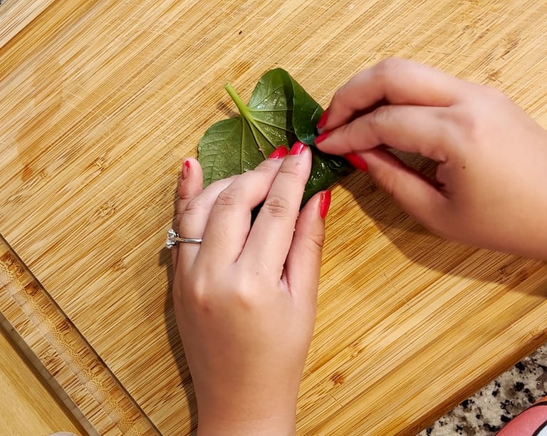 Vietnamese Betel Leaf Wrapped Beef (Bò Cuốn Lá Lốt) – Bun Bo Bae