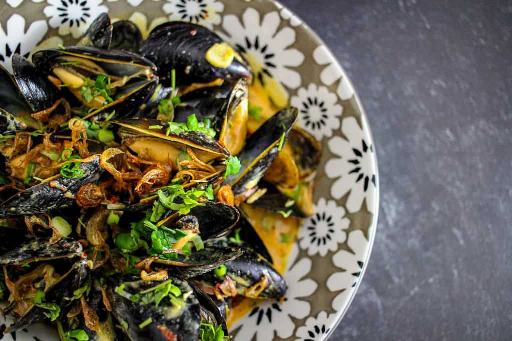 Malaysian Red Curry Mussels (Chem Chép Sốt Cà Ri Đỏ Malaysia) – Bun Bo Bae